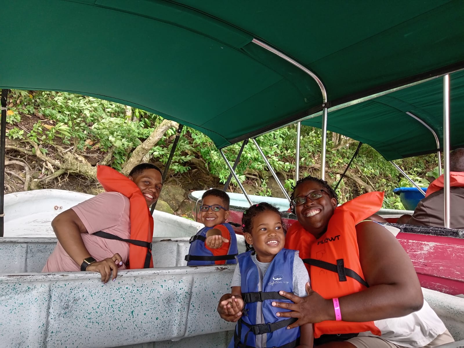 PMF Tours - Tu puerta a Panamá | Transporte y Tours Privados